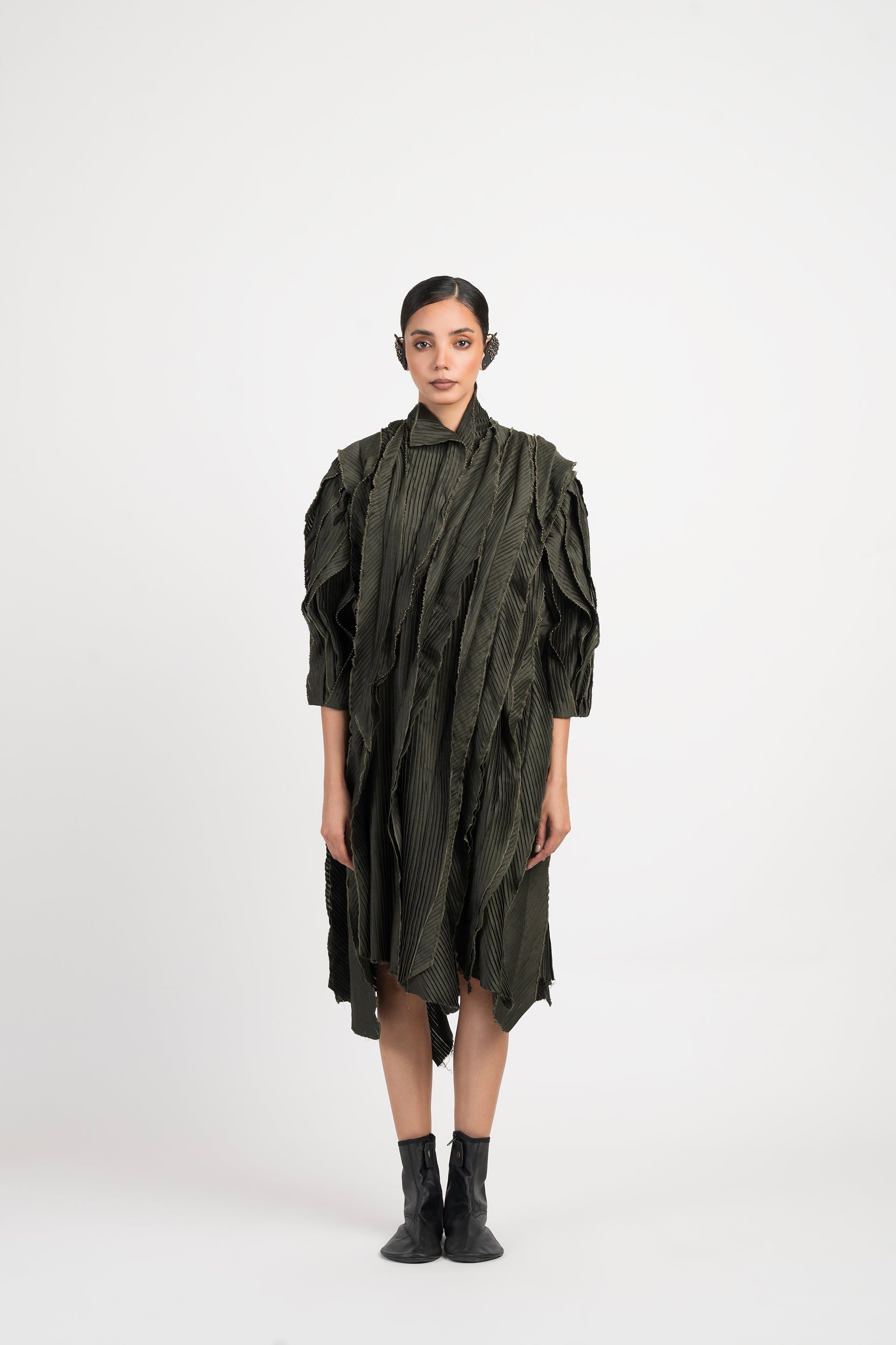 Broken Dress – Antar-Agni